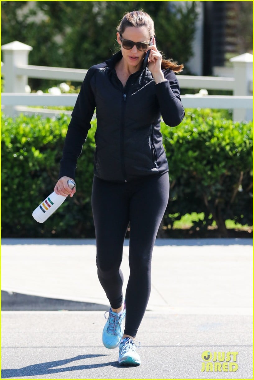Jennifer Garner Spends Her Morning Working Up a Sweat: Photo 3767680 ...