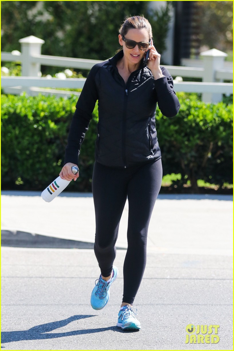 Jennifer Garner Spends Her Morning Working Up a Sweat: Photo 3767682 ...