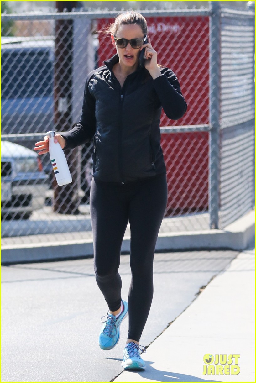 Jennifer Garner Spends Her Morning Working Up a Sweat: Photo 3767684 ...