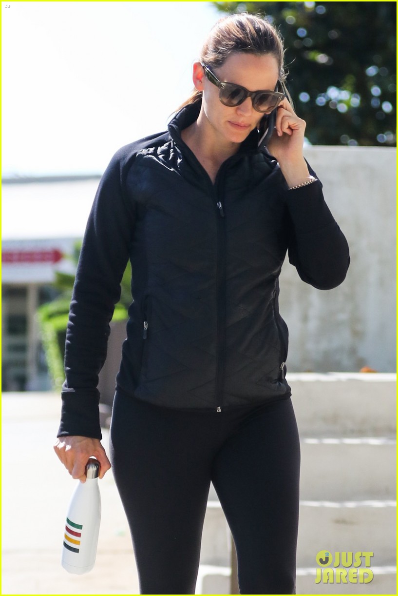 Jennifer Garner Spends Her Morning Working Up a Sweat: Photo 3767687 ...