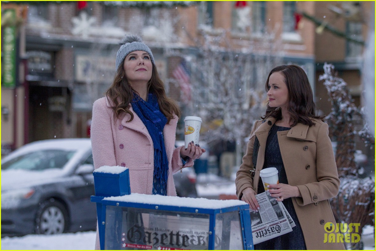 Gilmore Girls Reboot Releases New Poster Featuring Rory Lorelai