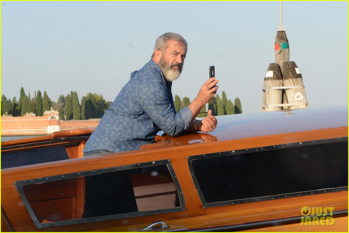 Andrew Garfield & Teresa Palmer Step Out for 'Hacksaw Ridge' Photo Call ...