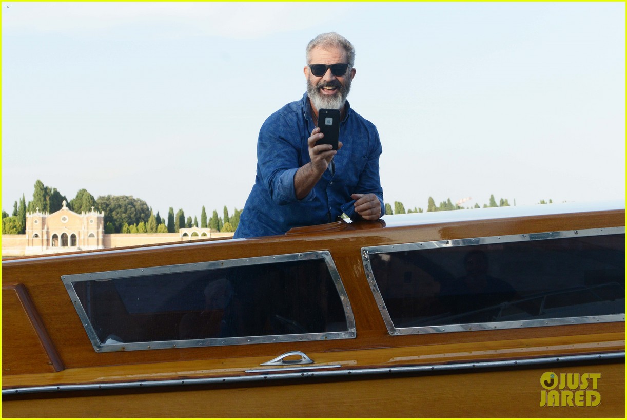 Andrew Garfield & Teresa Palmer Step Out for 'Hacksaw Ridge' Photo Call ...