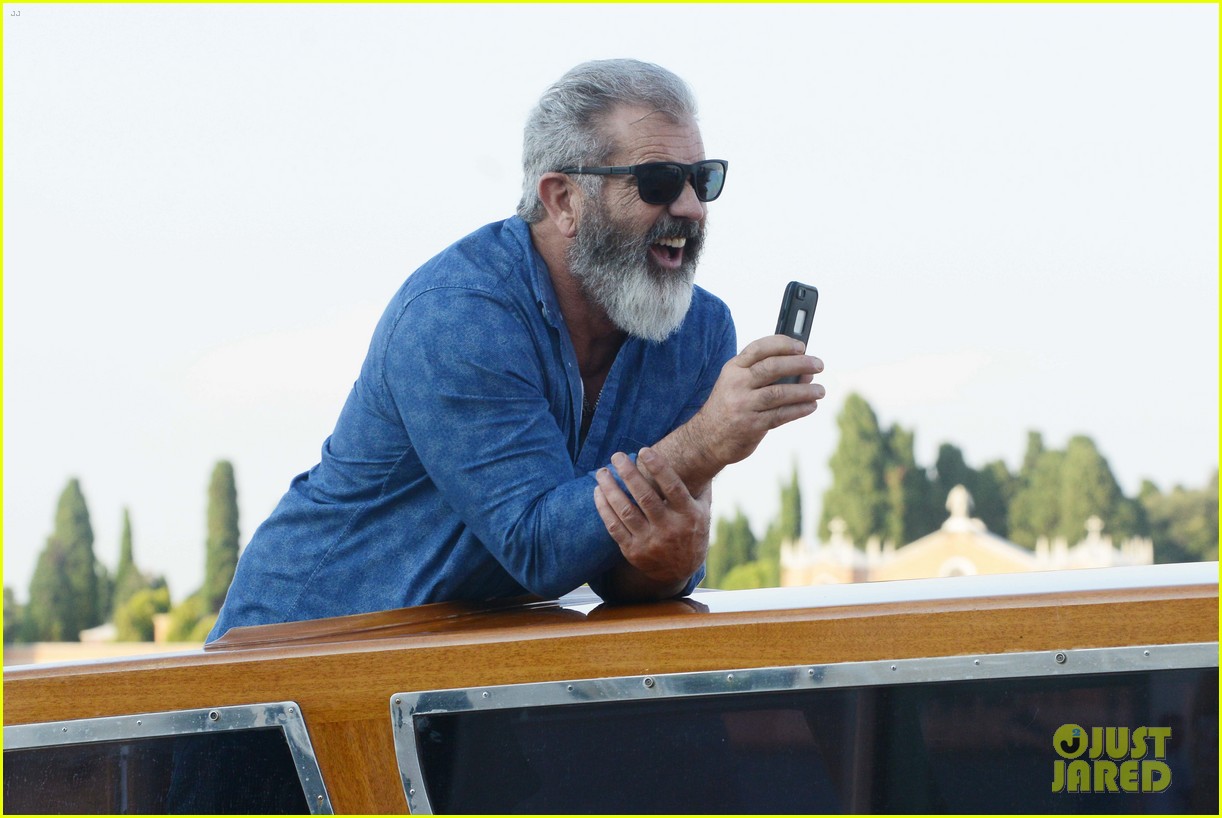 Andrew Garfield & Teresa Palmer Step Out for 'Hacksaw Ridge' Photo Call ...