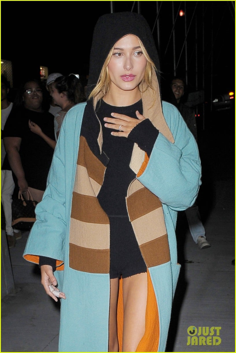 Hailey Baldwin & Dakota Fanning Attend 'It Girls' Luncheon: Photo ...