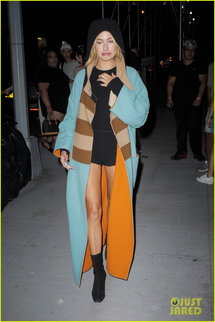 Hailey Baldwin & Dakota Fanning Attend 'It Girls' Luncheon: Photo ...