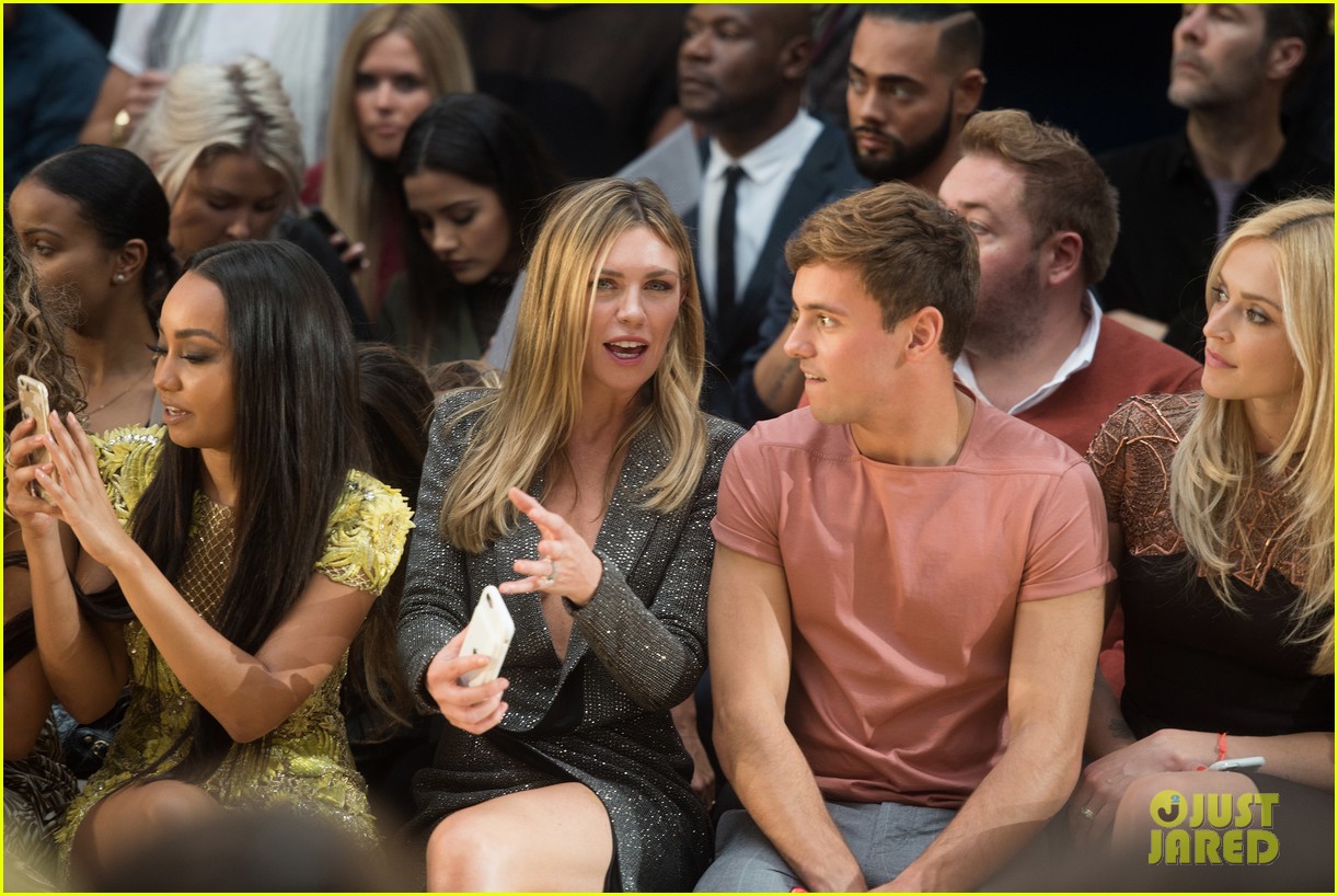 Hailey Baldwin Opens the Julien MacDonald Show at London Fashion Week ...