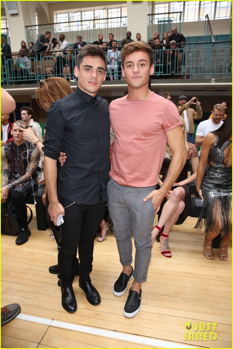 Hailey Baldwin Opens the Julien MacDonald Show at London Fashion Week ...