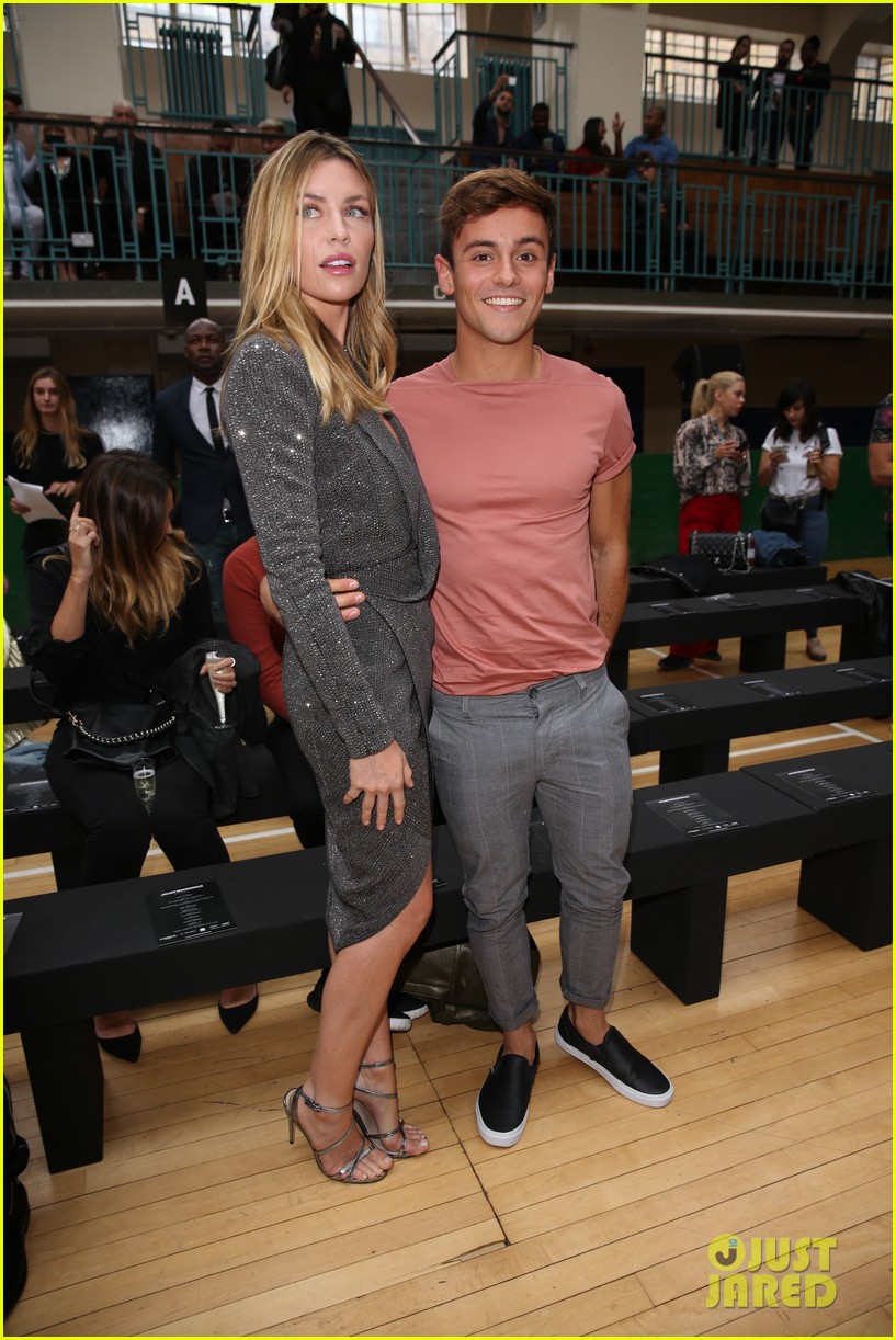 Hailey Baldwin Opens the Julien MacDonald Show at London Fashion Week ...