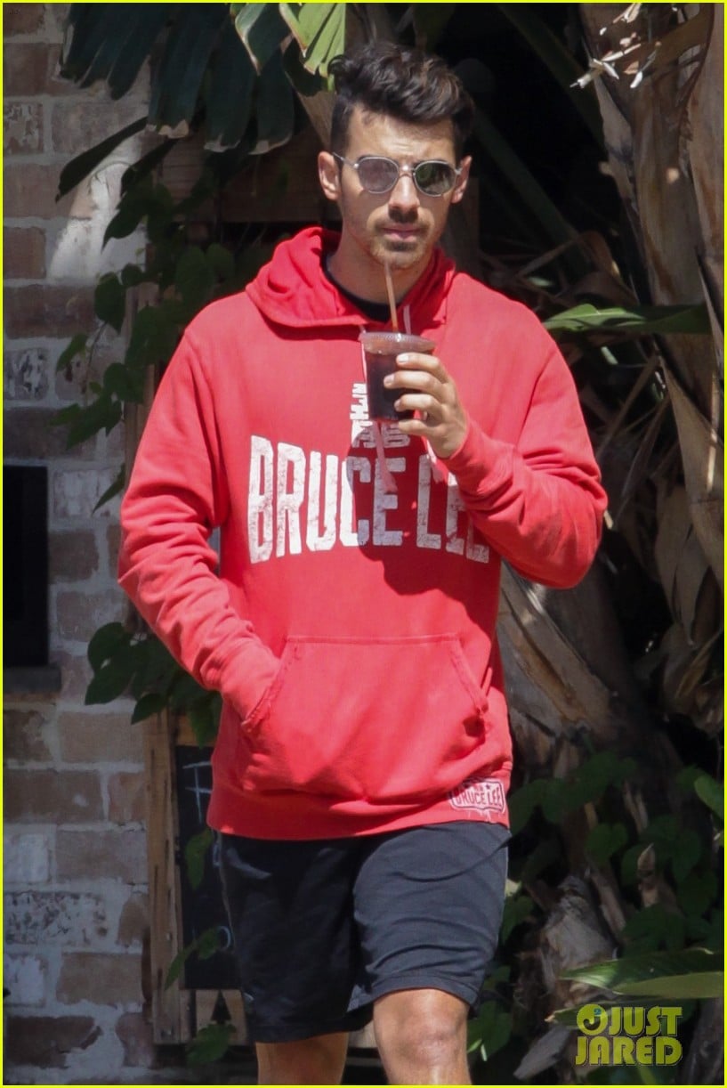 Joe Jonas Posts a Sweaty Shirtless Selfie at the Gym!: Photo 3749027 ...