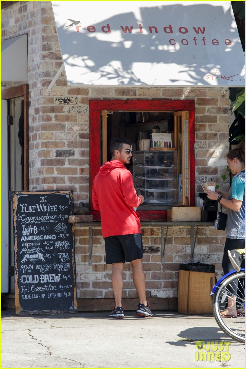 Joe Jonas Posts a Sweaty Shirtless Selfie at the Gym!: Photo 3749031 ...