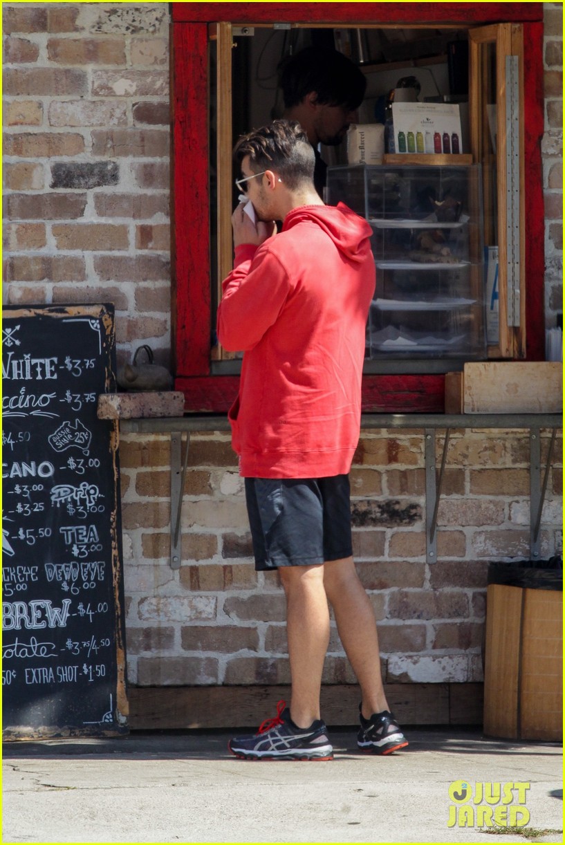 Joe Jonas Posts a Sweaty Shirtless Selfie at the Gym!: Photo 3749034 ...