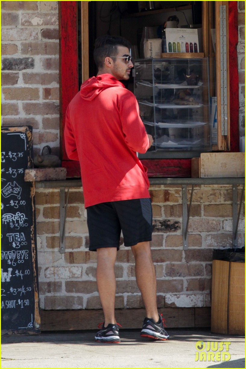 Joe Jonas Posts a Sweaty Shirtless Selfie at the Gym!: Photo 3749035 ...