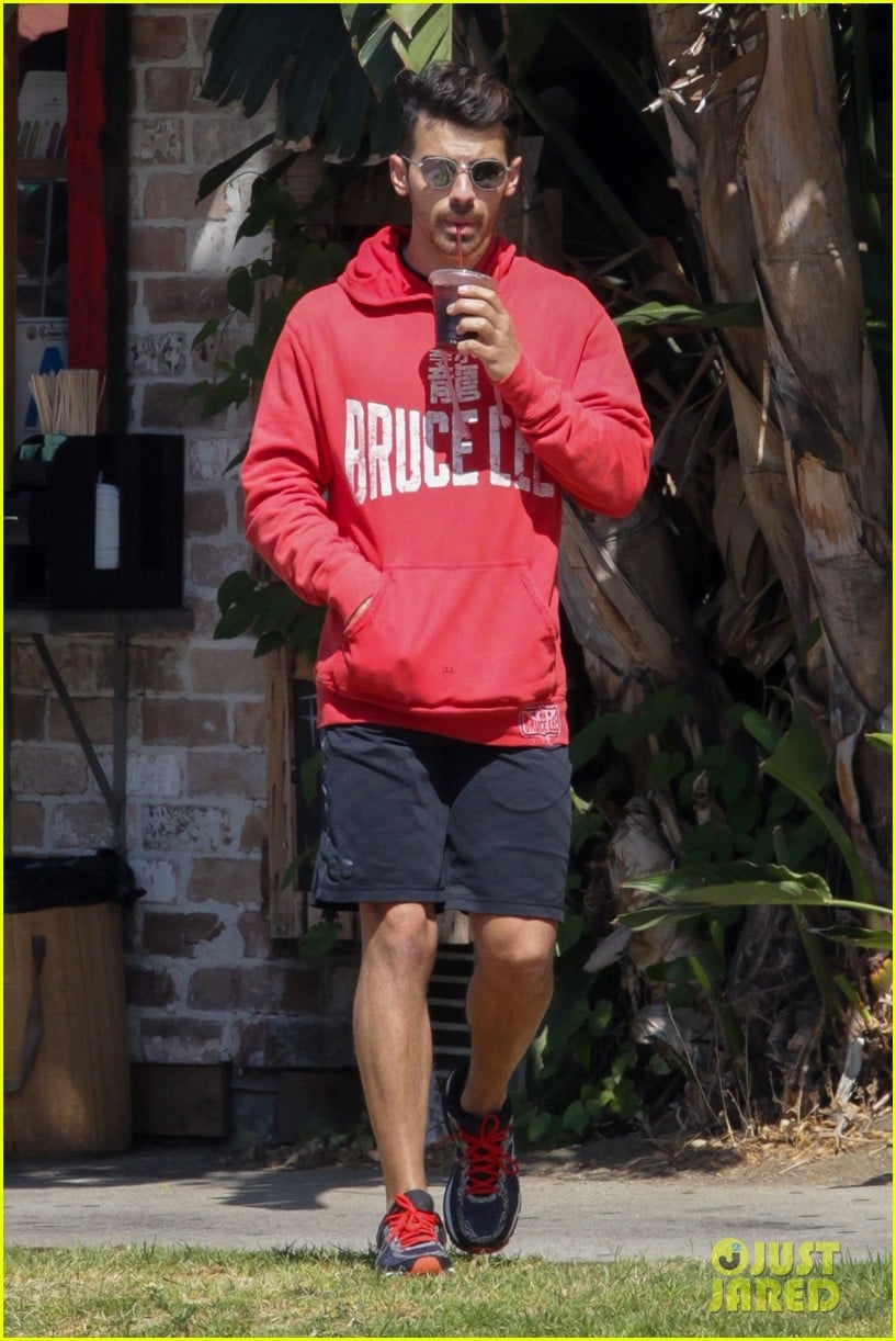 Joe Jonas Posts a Sweaty Shirtless Selfie at the Gym!: Photo 3749040 ...