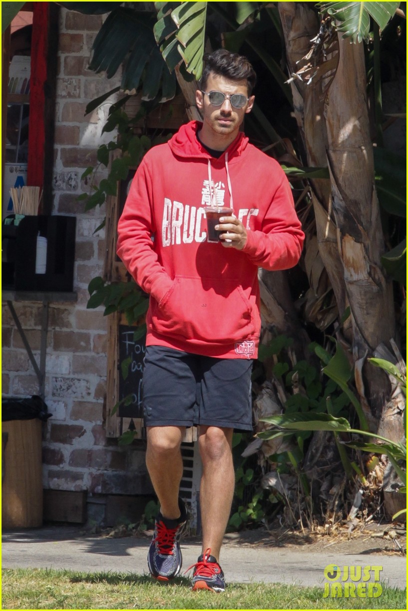 Joe Jonas Posts a Sweaty Shirtless Selfie at the Gym!: Photo 3749041 ...