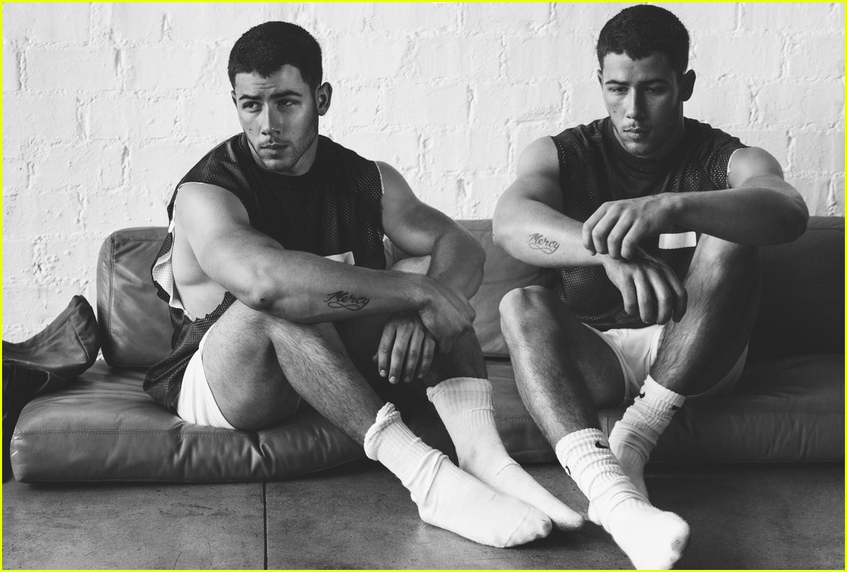Nick Jonas Puts Buff Biceps on Display for 'Wonderland' Mag: Photo ...