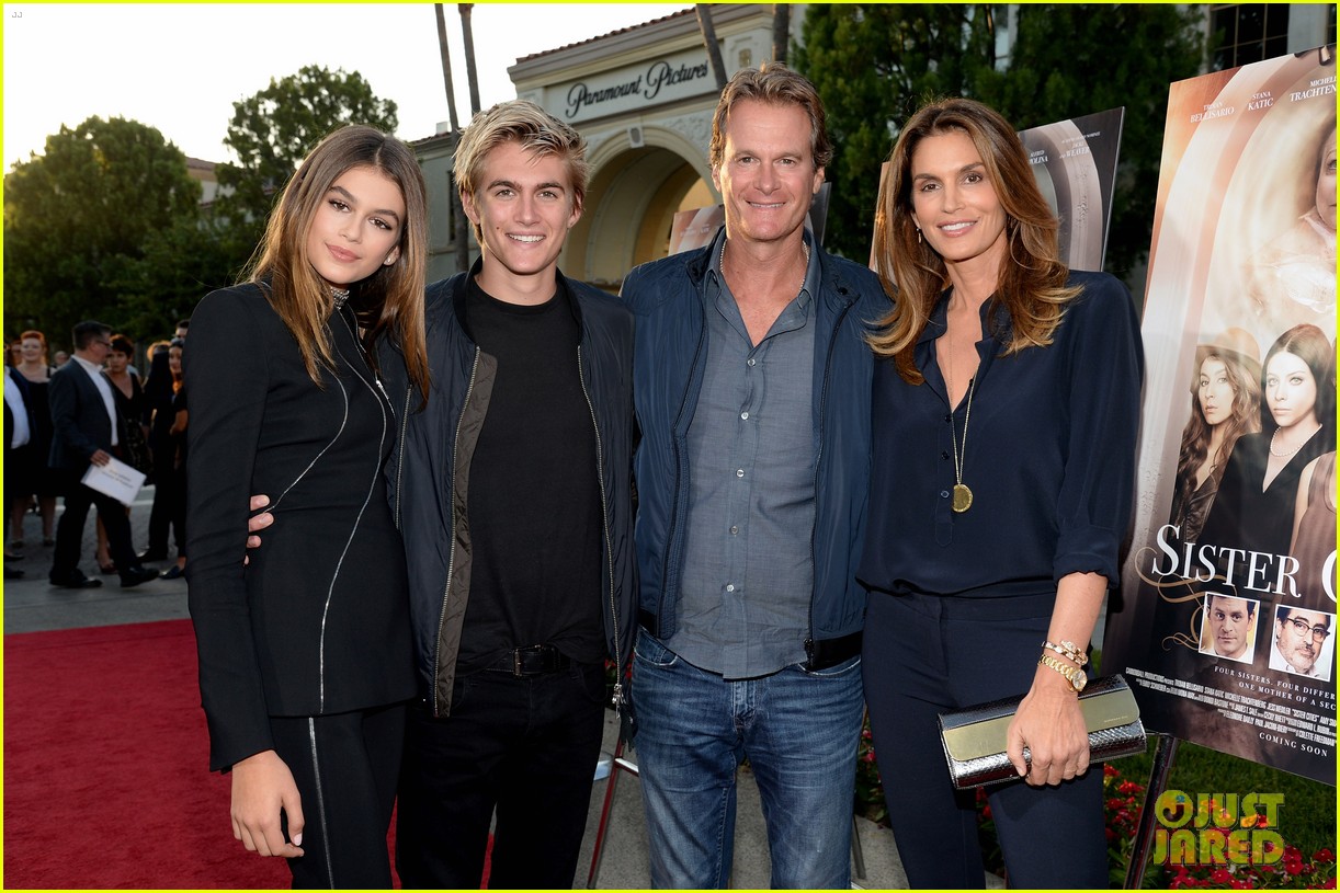 Kaia Gerber Gets Family Support at 'Sister Cities' Premiere!: Photo ...