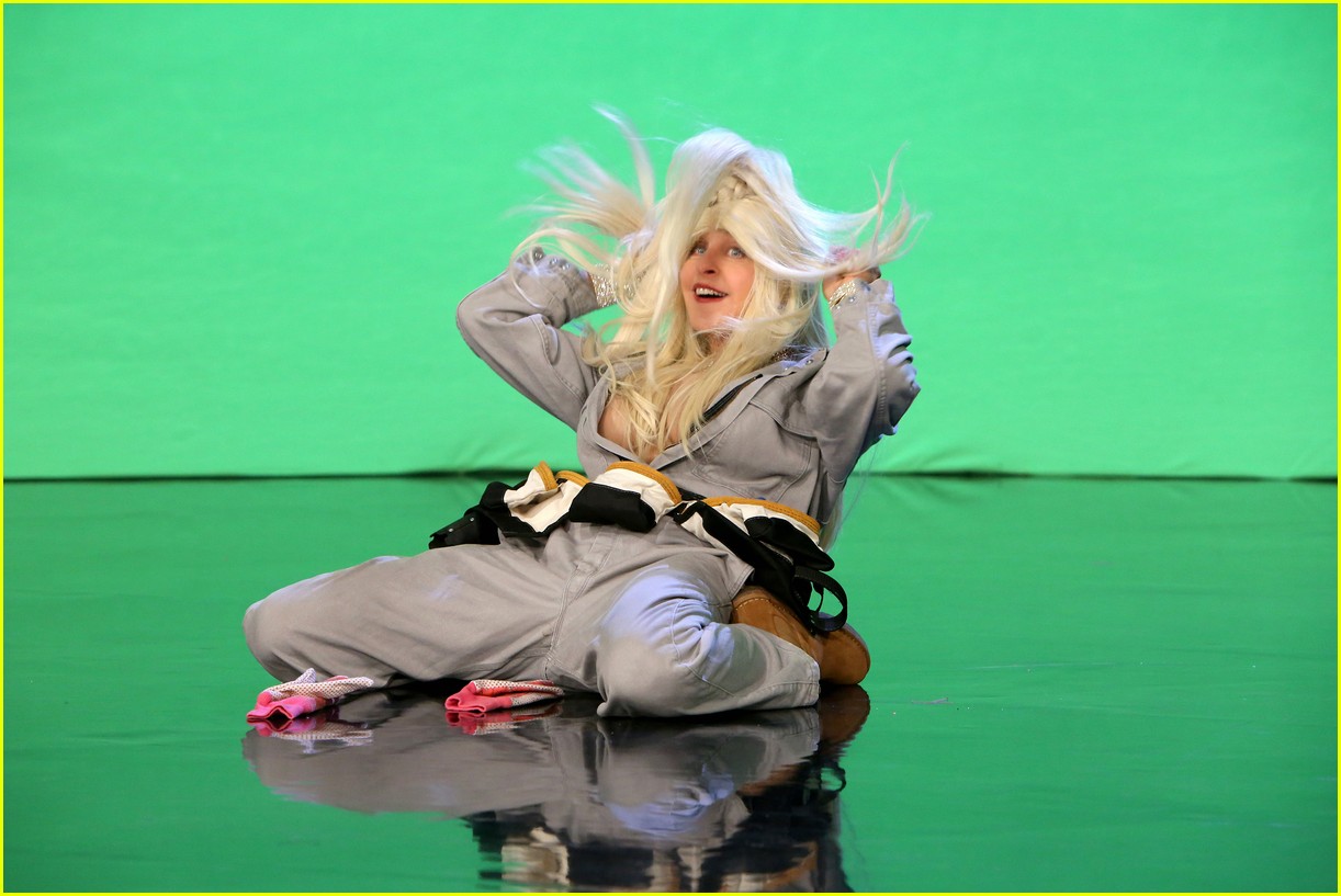 Ellen DeGeneres, Chrissy Teigen, Jenna Dewan, & Olivia Munn Parody ...