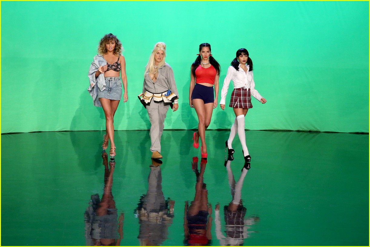Ellen DeGeneres, Chrissy Teigen, Jenna Dewan, & Olivia Munn Parody ...