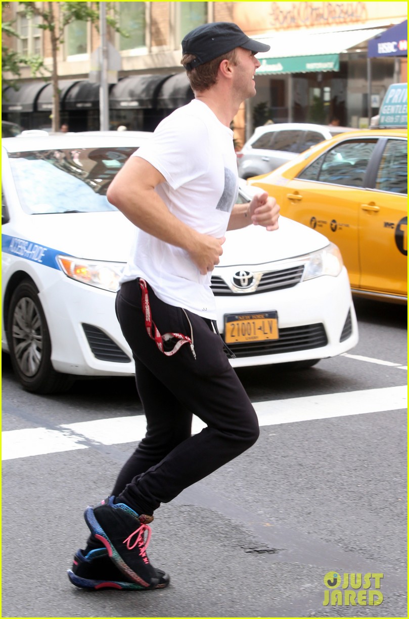 Chris Martin Works Up a Sweat in NYC: Photo 3769185 | Chris Martin ...