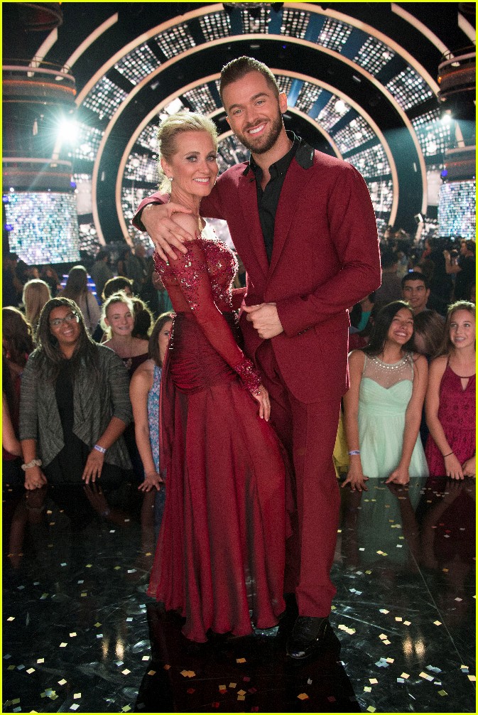 Maureen McCormick & Artem Chigvintsev Dance the Viennese Waltz on 'DWTS ...