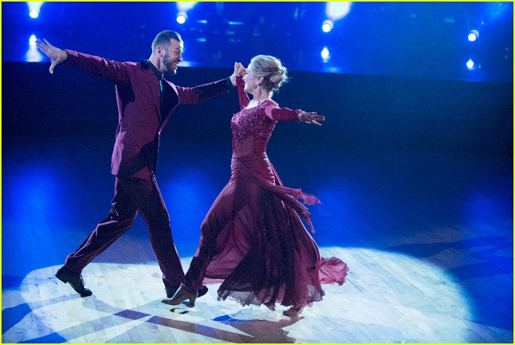 Maureen McCormick & Artem Chigvintsev Dance the Viennese Waltz on 'DWTS ...