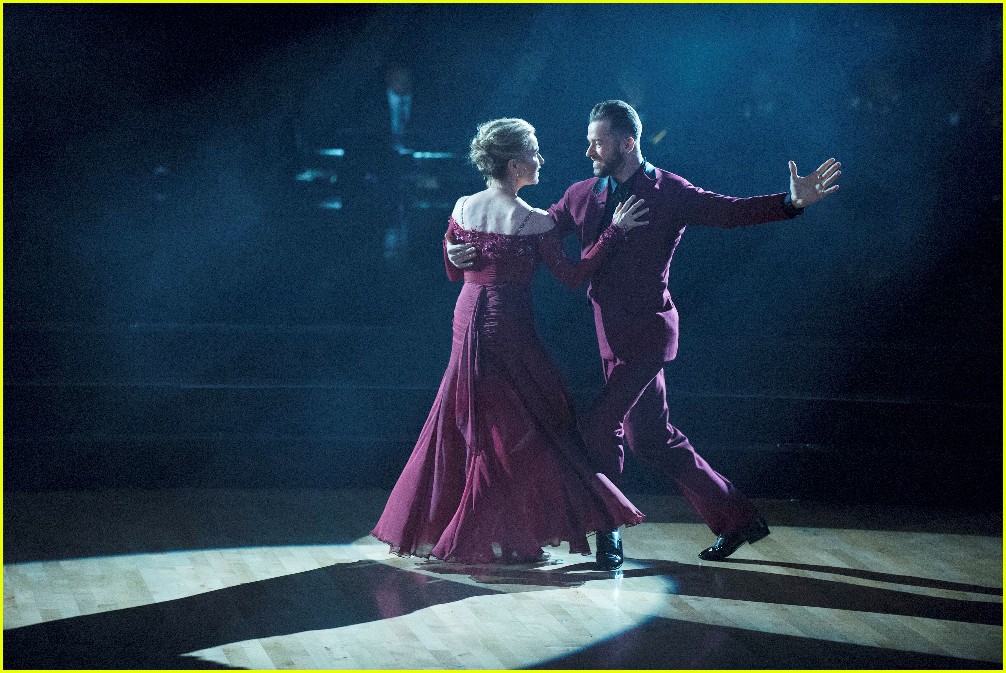Maureen McCormick & Artem Chigvintsev Dance the Viennese Waltz on 'DWTS ...
