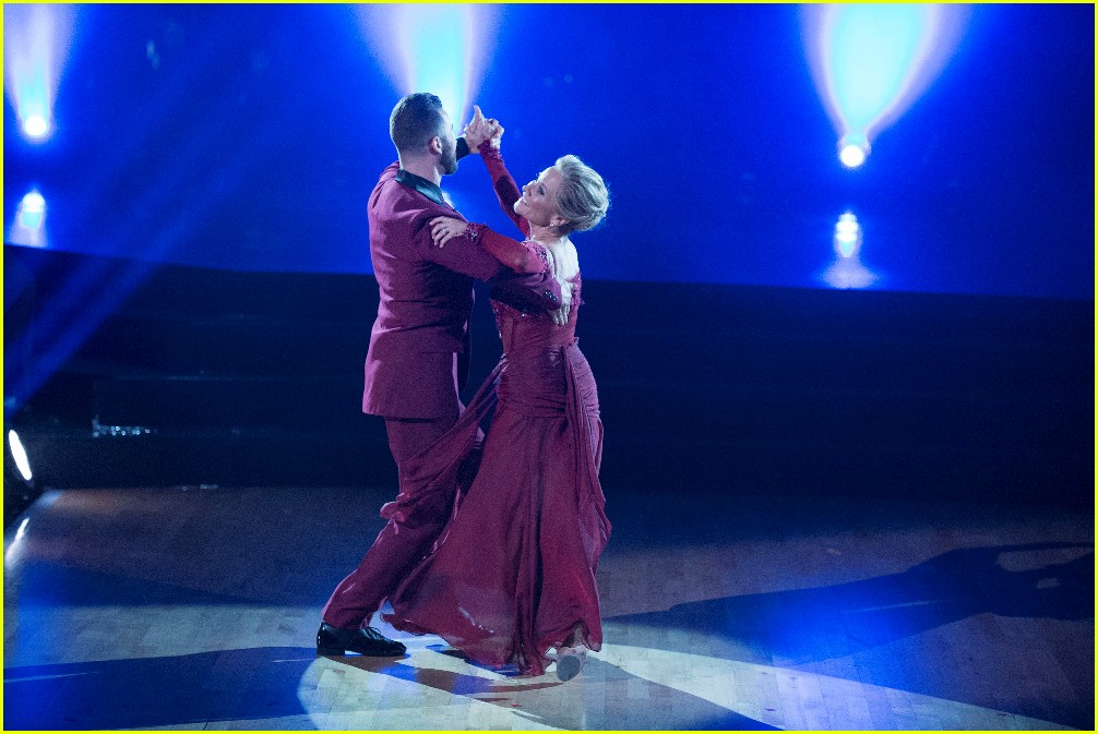 Maureen McCormick & Artem Chigvintsev Dance the Viennese Waltz on 'DWTS ...