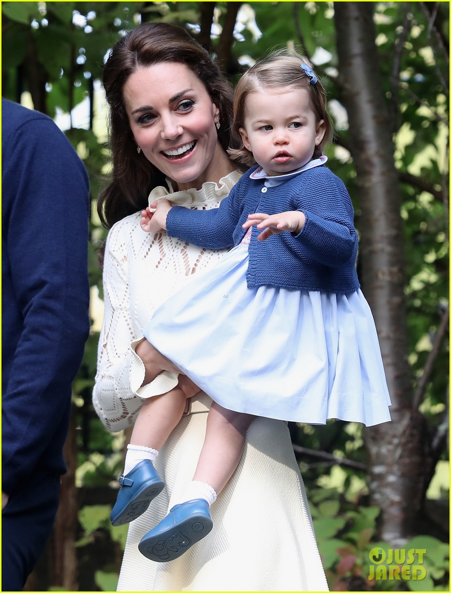 Kate Middleton & Prince William Get Balloon Animals Made with George ...