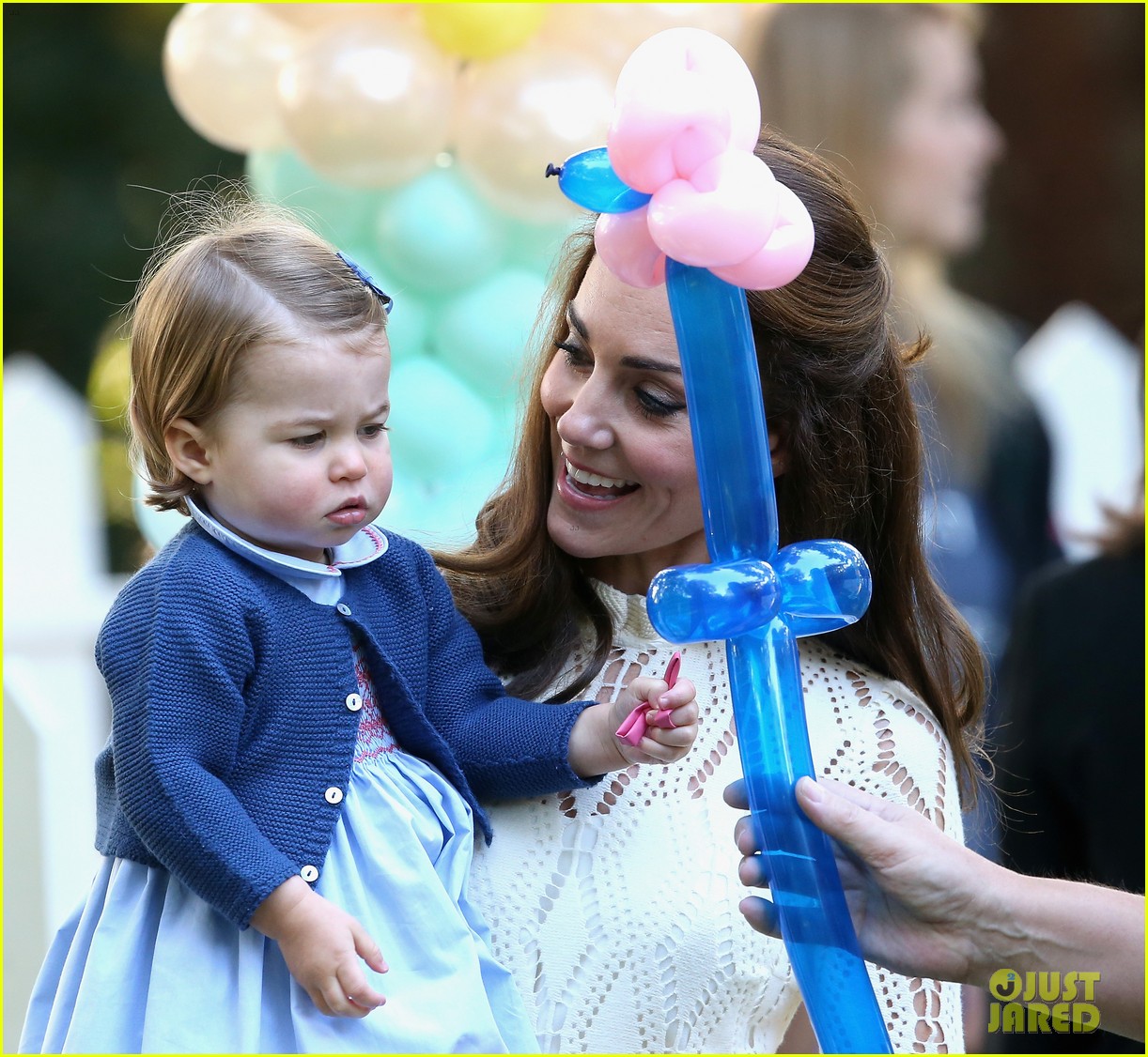 Kate Middleton & Prince William Get Balloon Animals Made with George ...