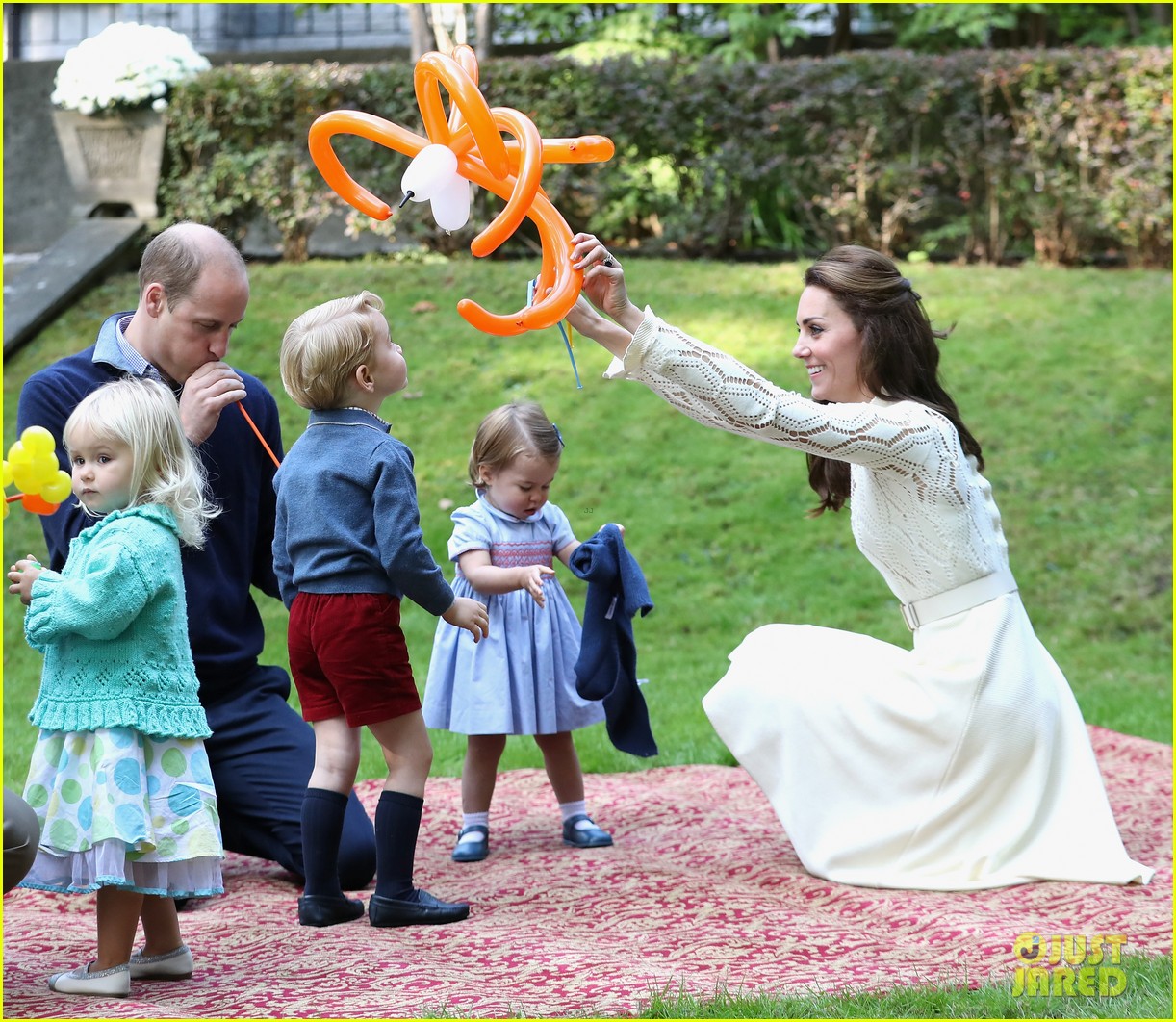 Kate Middleton & Prince William Get Balloon Animals Made with George ...