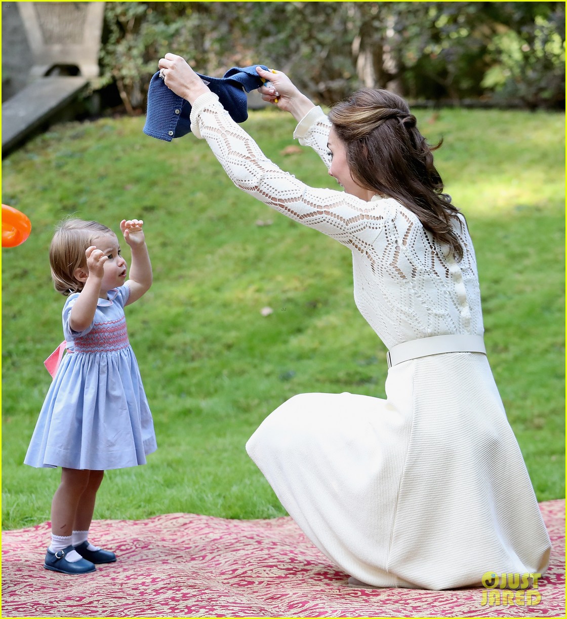 Kate Middleton & Prince William Get Balloon Animals Made with George ...