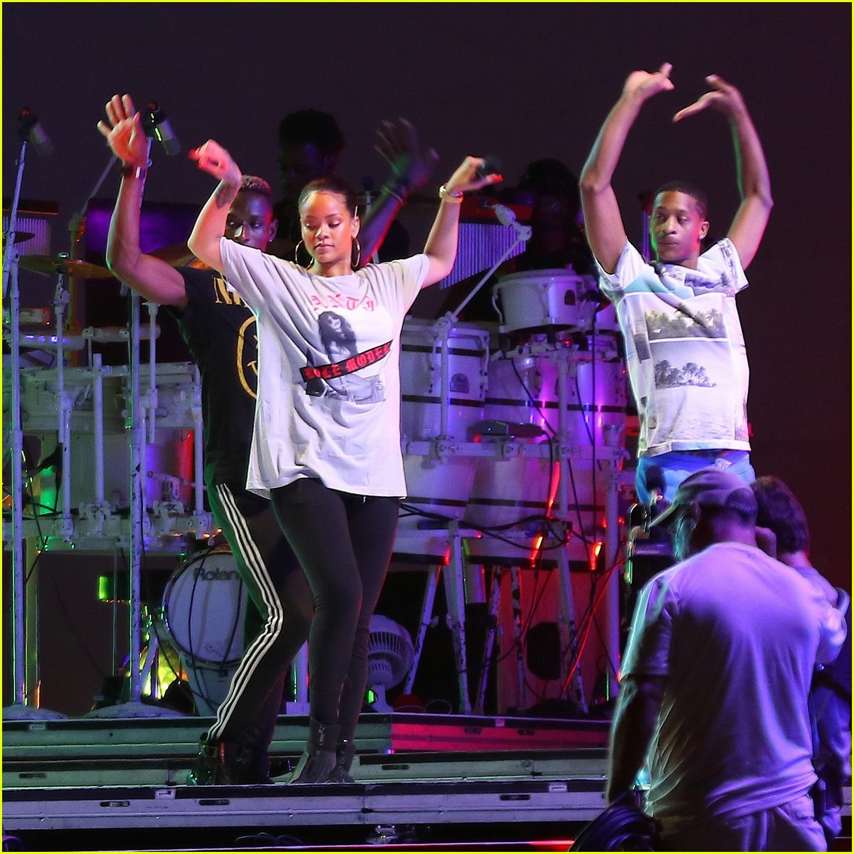 Rihanna Gets Ready For Her Global Citizen Festival Performance: Photo ...