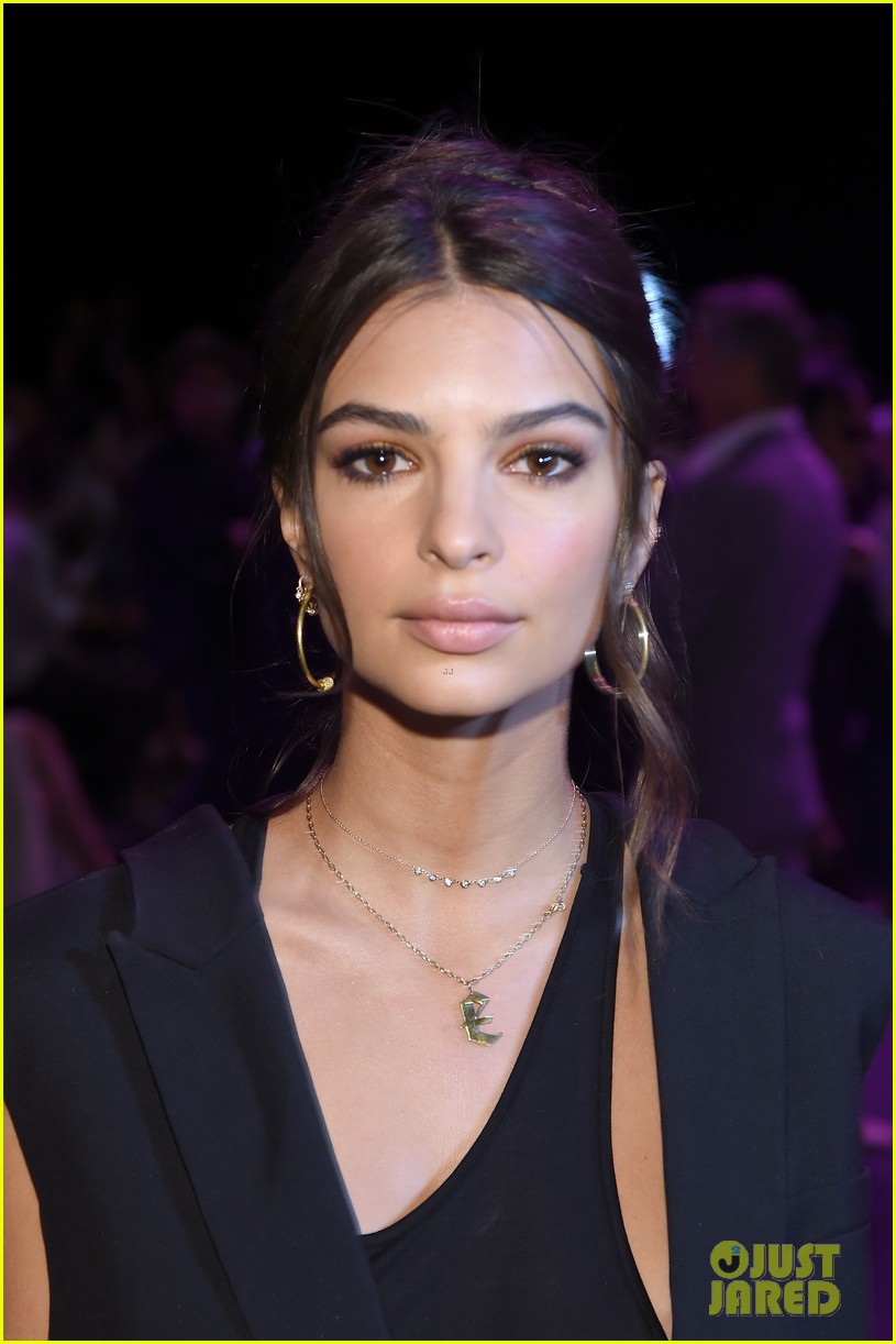 Maria Sharapova & Emily Ratajkowski Are Classic in Black at Vera Wang ...