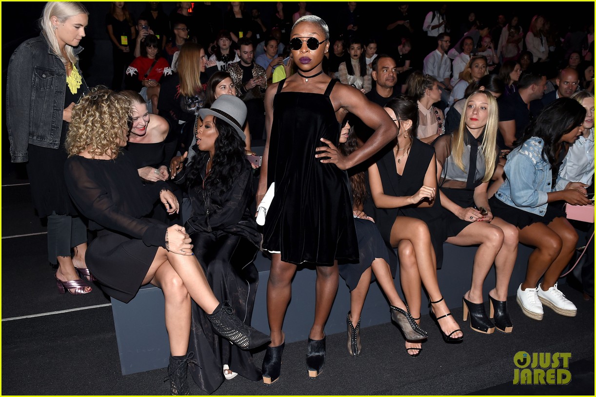 Maria Sharapova & Emily Ratajkowski Are Classic in Black at Vera Wang ...