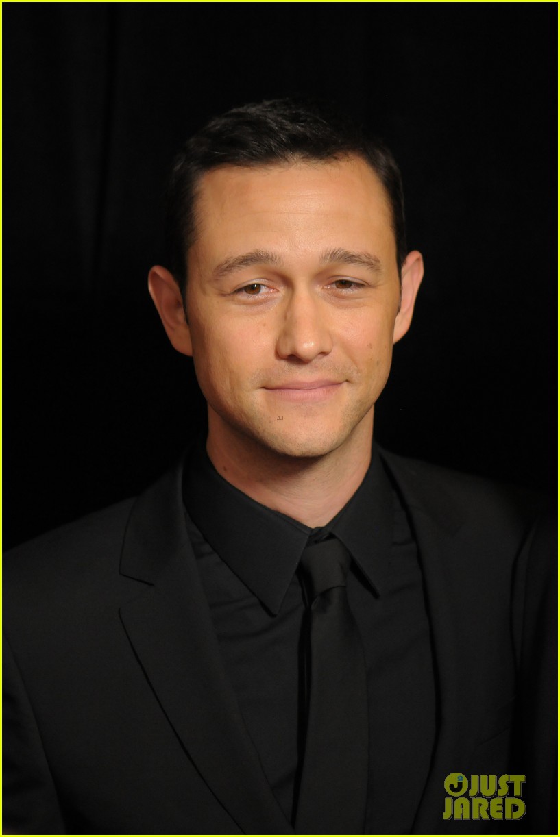 Joseph Gordon-Levitt & Shailene Woodley Premiere 'Snowden' in New York ...
