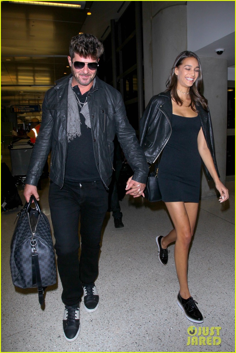 Robin Thicke & April Love Geary Head to London, Pack on the PDA: Photo ...