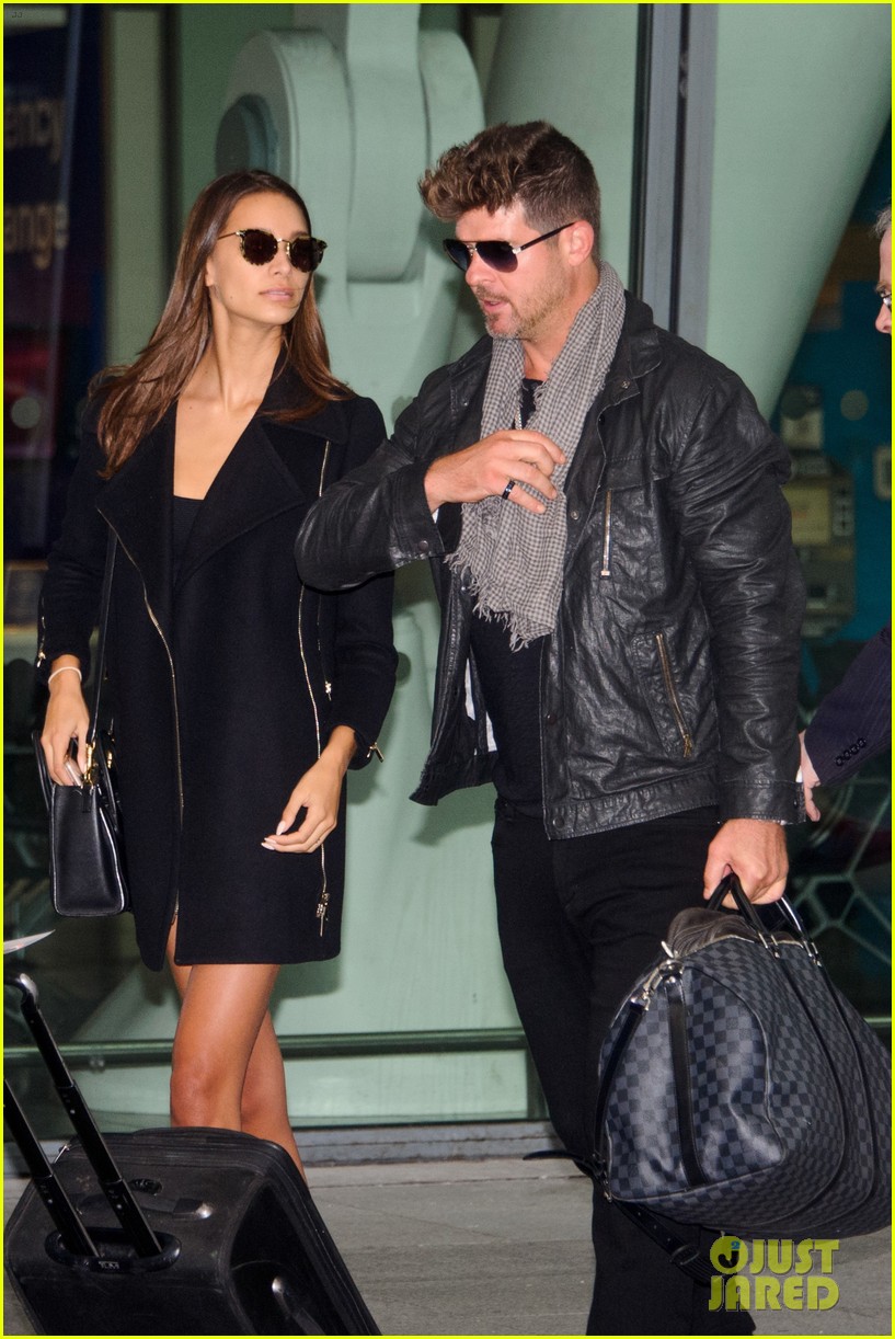Robin Thicke & April Love Geary Head to London, Pack on the PDA: Photo ...