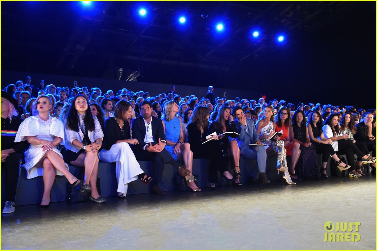 Zendaya Joins Project Runway Judges For Fashion Show at NYFW: Photo ...
