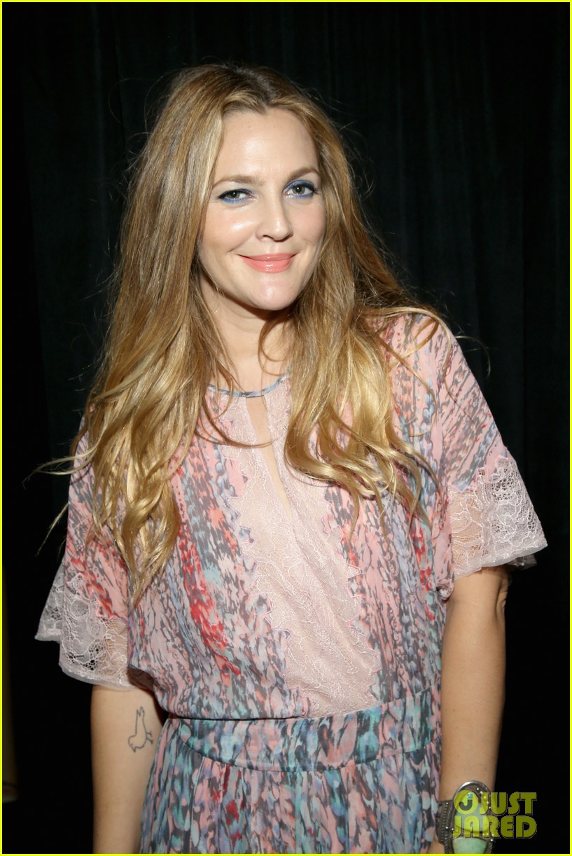 Drew Barrymore Brings Flower Beauty to Beautycon: Photo 3775395 | Drew ...