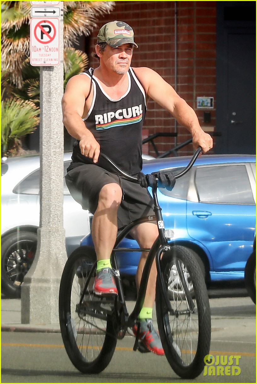 Josh Brolin Puts His Muscles on Display During a Bike Ride: Photo ...