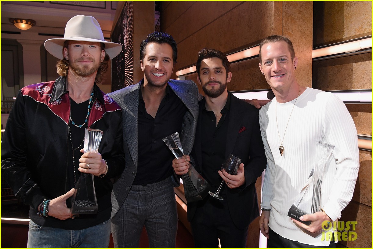 Luke Bryan & Thomas Rhett Buddy Up At CMT's Artists of the Year Awards ...