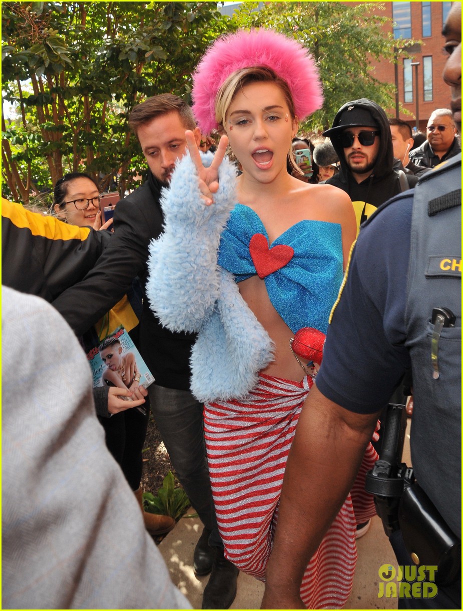 Miley Cyrus Hits the Campaign Trail for Hillary Clinton!: Photo 3791111 ...