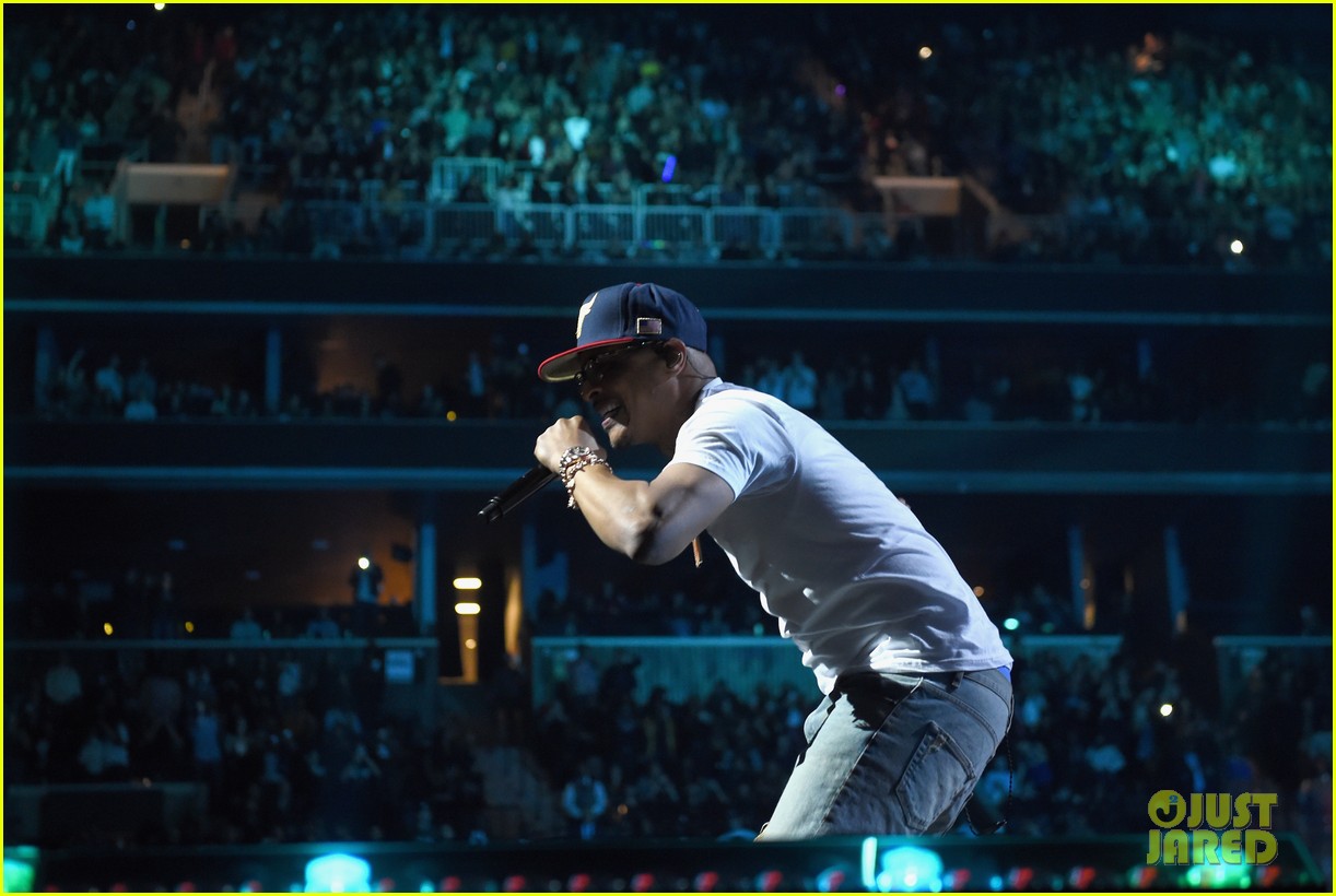 Prince Royce Throws Out Roses on Stage During TIDAL X: 1015 Concert ...