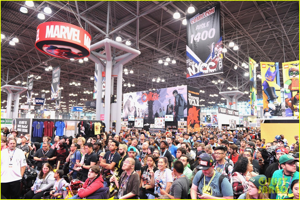 Finn Jones, Krysten Ritter, & More Rep Marvel at NYCC 2016: Photo 3781490 | Charlie Cox, David ...