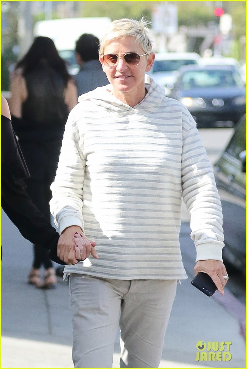 Ellen DeGeneres & Portia de Rossi Hold Hands While Shopping: Photo ...