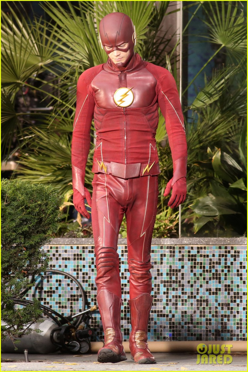 Mark Hamill Returns to 'The Flash' as Trickster in New Set Photos ...