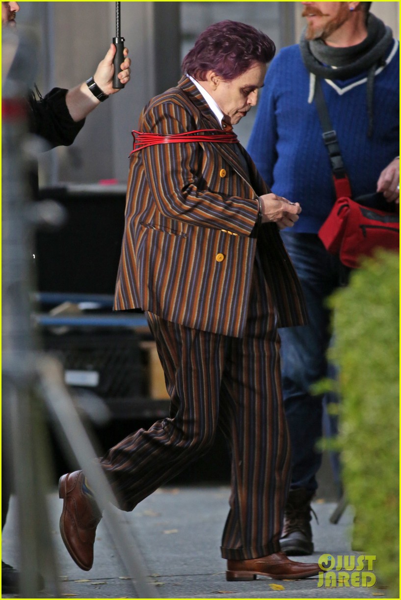 Mark Hamill Returns to 'The Flash' as Trickster in New Set Photos ...
