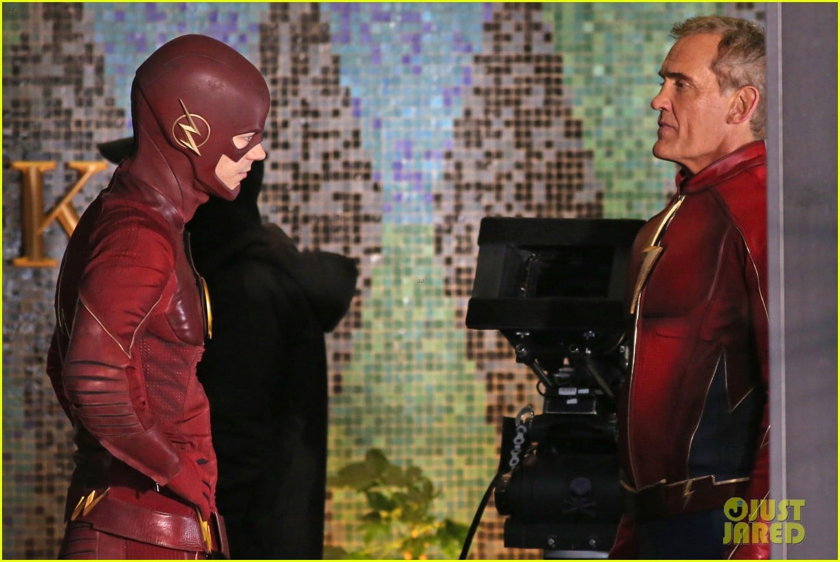 Mark Hamill Returns to 'The Flash' as Trickster in New Set Photos ...