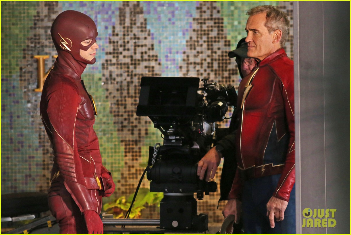 Mark Hamill Returns to 'The Flash' as Trickster in New Set Photos ...